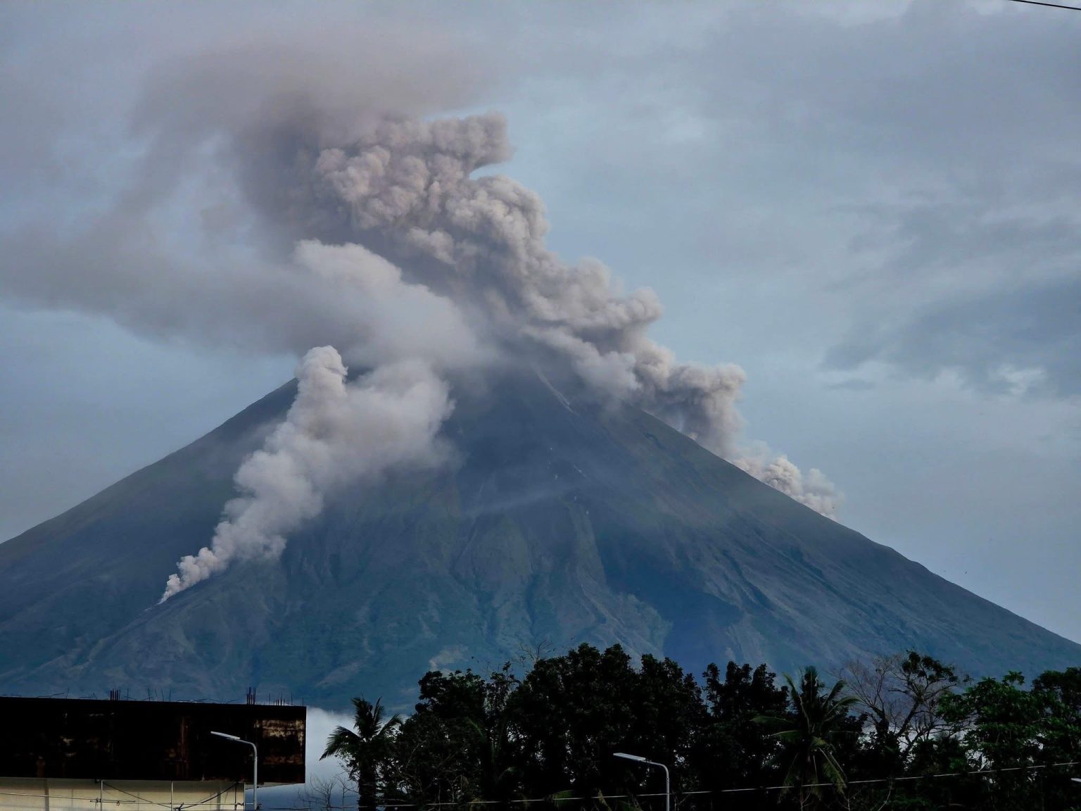 Army on standby for Mayon rescue, relief missions – Philippine Canadian ...